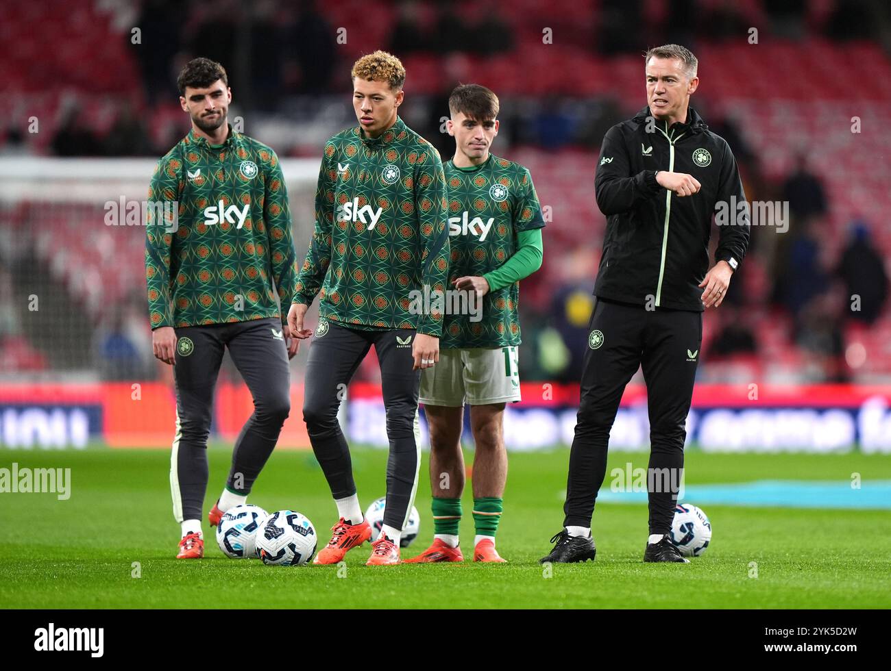 Republic of Ireland fitness coach Damien Doyle (right) before the UEFA ...