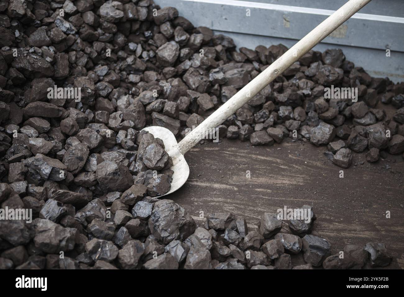 Coal shovel hi-res stock photography and images - Alamy