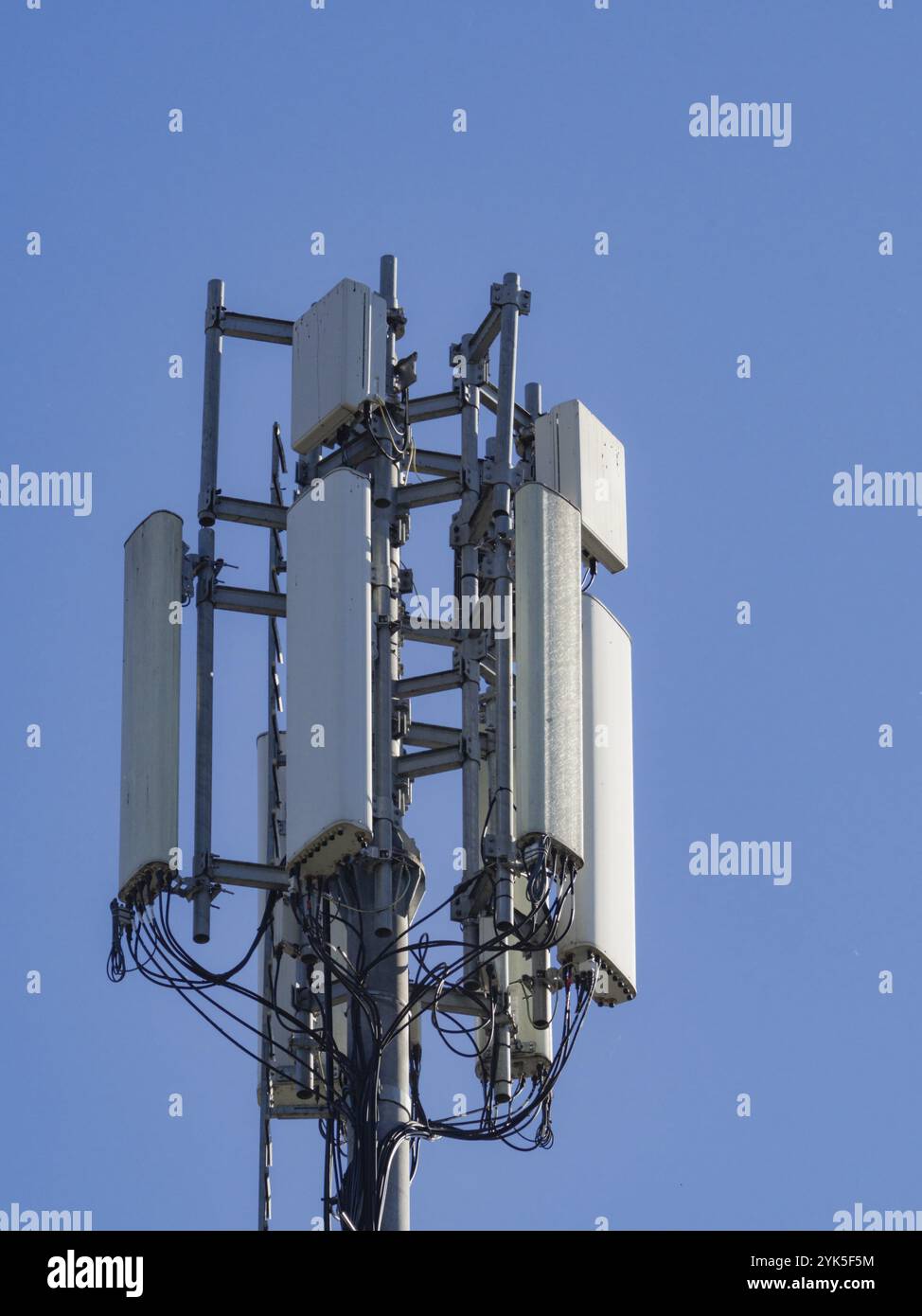 Close up cell tower antenna hi-res stock photography and images - Alamy