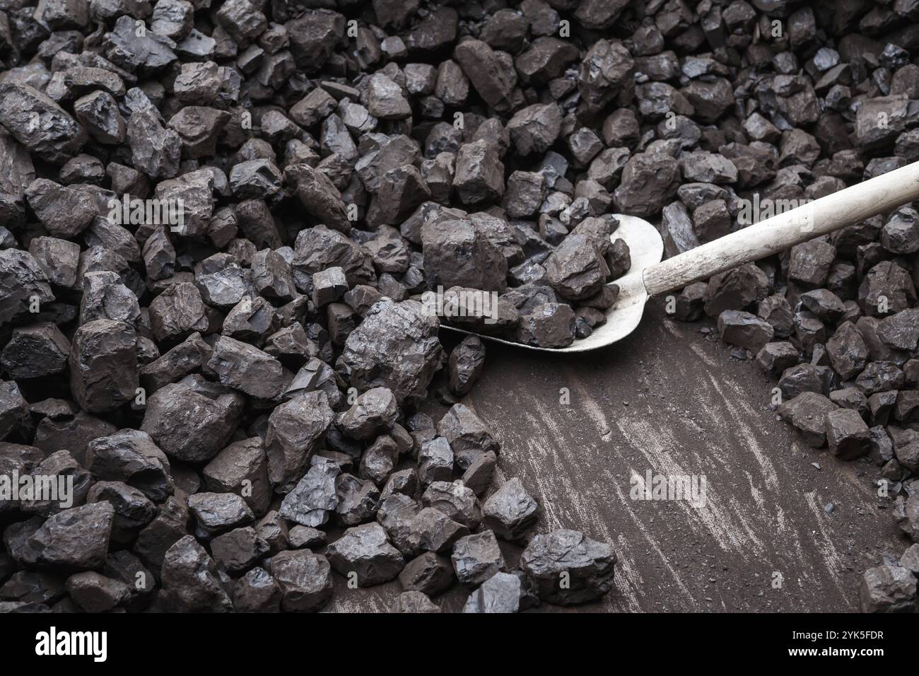 Shovel and coal, lignite storage Stock Photo - Alamy