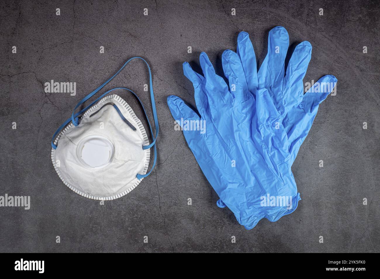 Black plain backround hi-res stock photography and images - Alamy