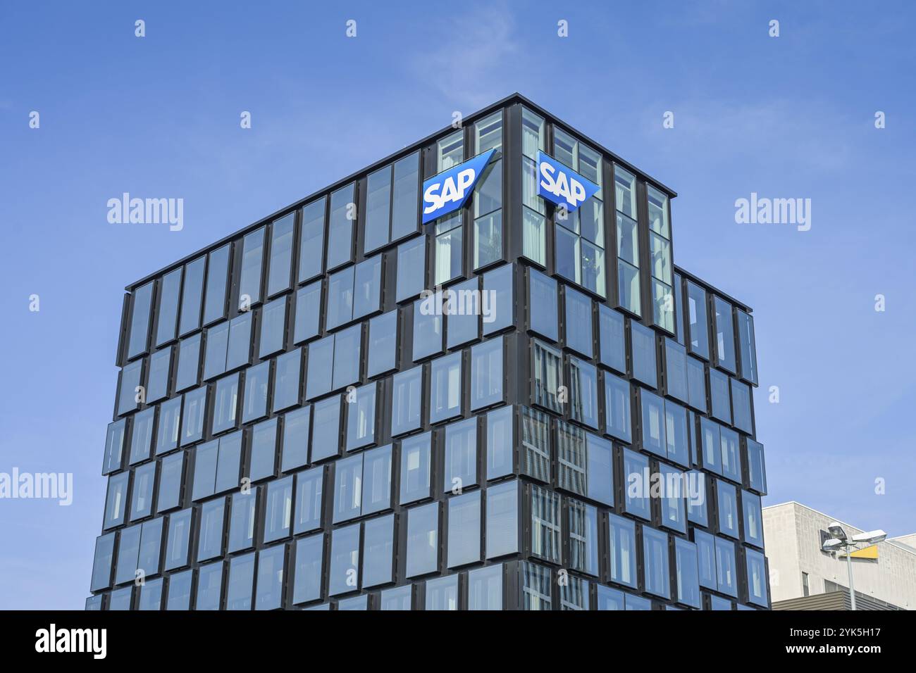 Exterior view sap center hi-res stock photography and images - Alamy