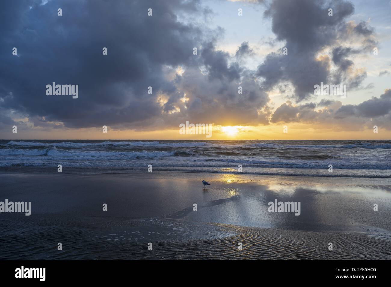 Orange sky at sea hi-res stock photography and images - Alamy