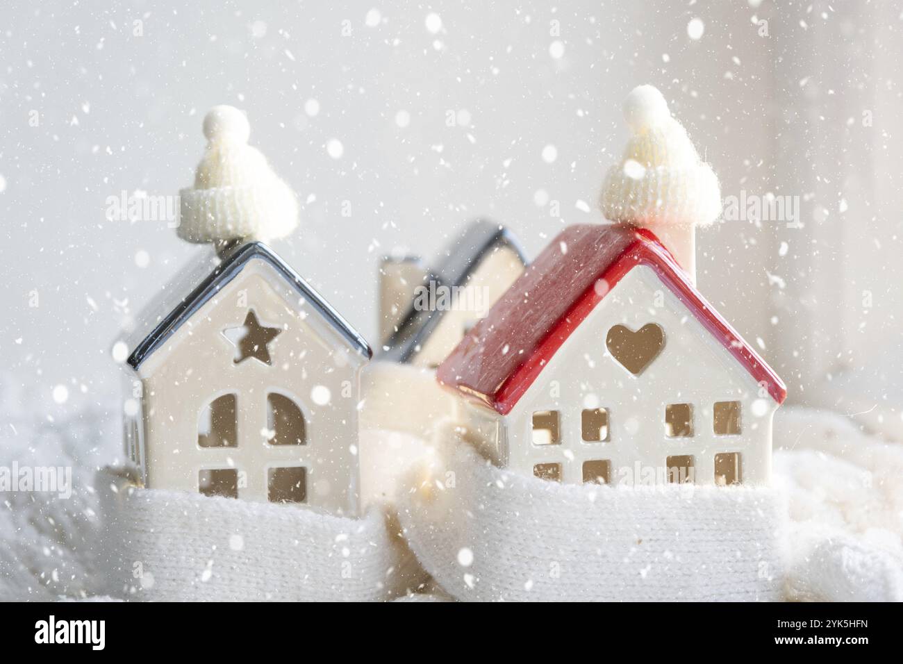 Building protection and severe weather hi-res stock photography and ...