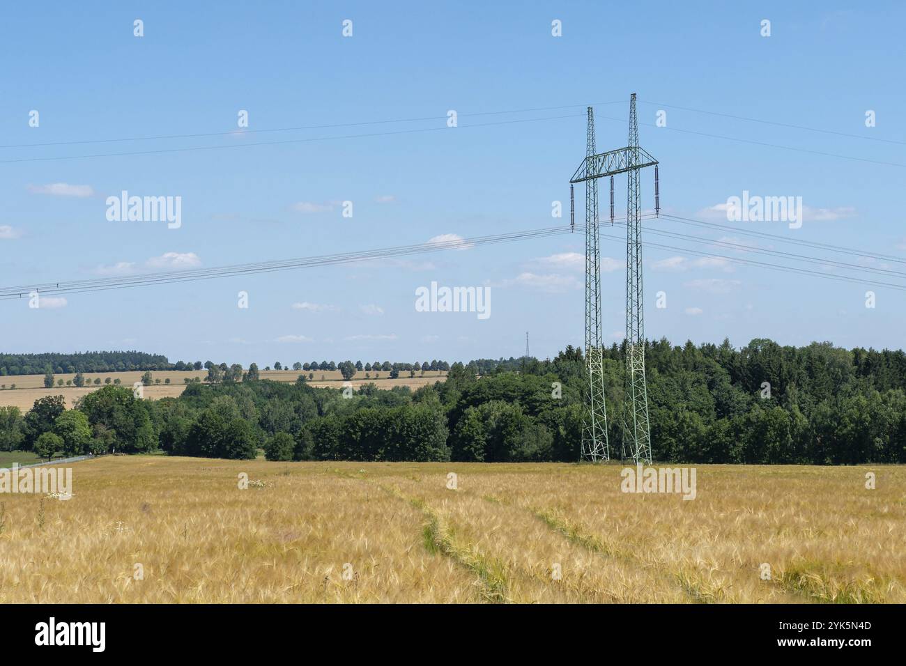 Grain field power lines hi-res stock photography and images - Alamy