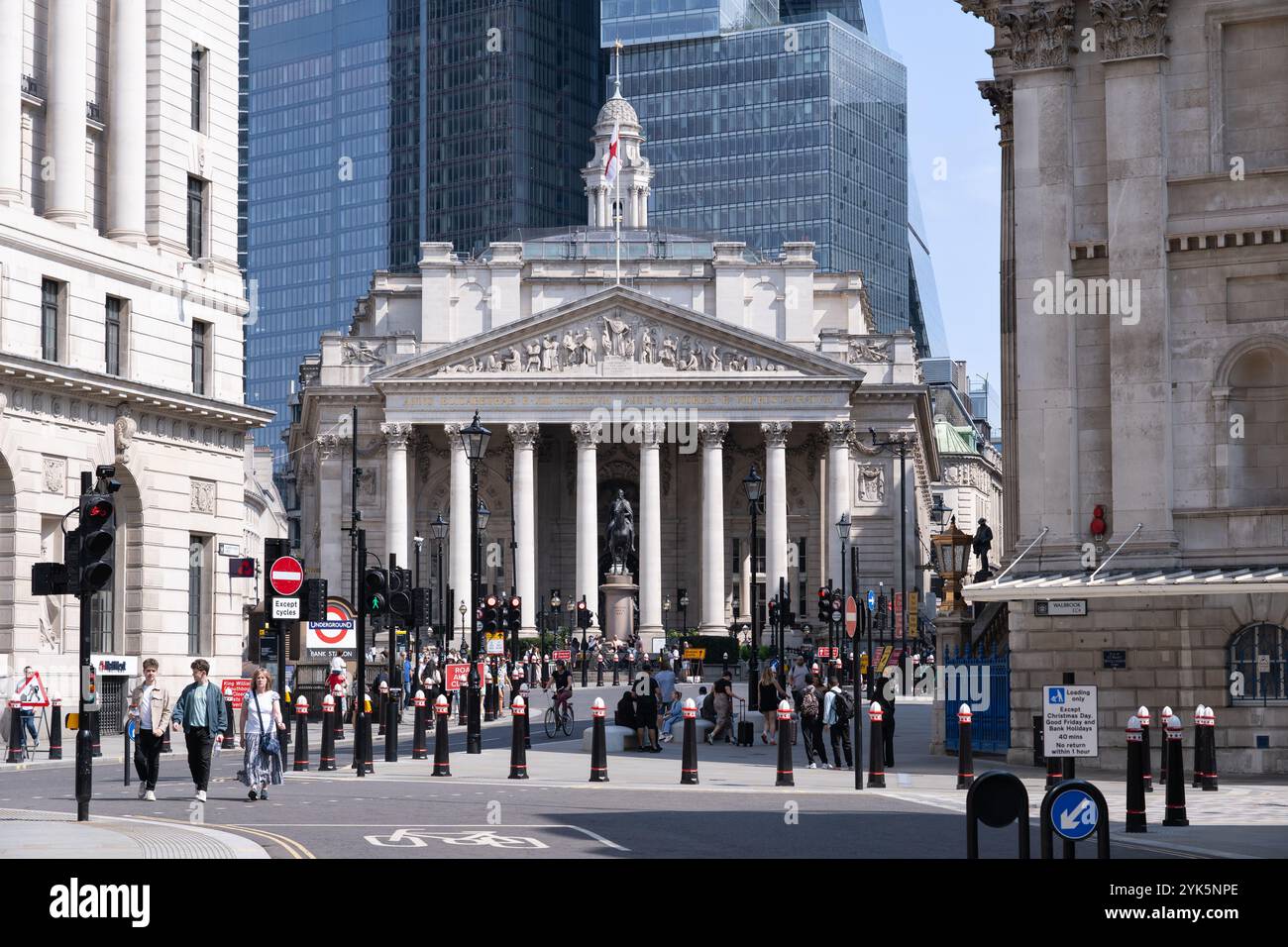 The historic Royal Exchange building - boutiques, restaurants & bars in ...