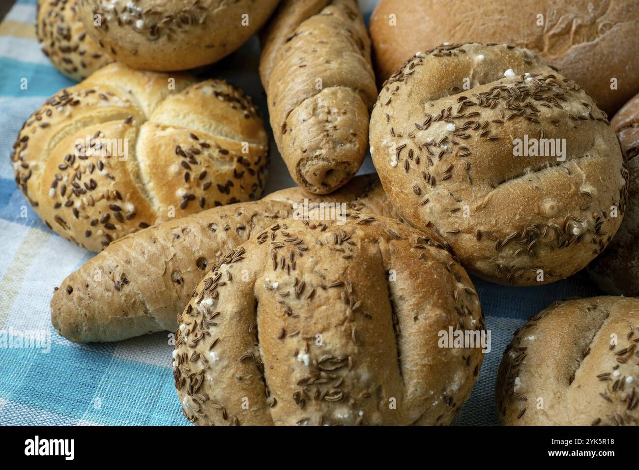 Heap various bread rolls sprinkled hi-res stock photography and images ...