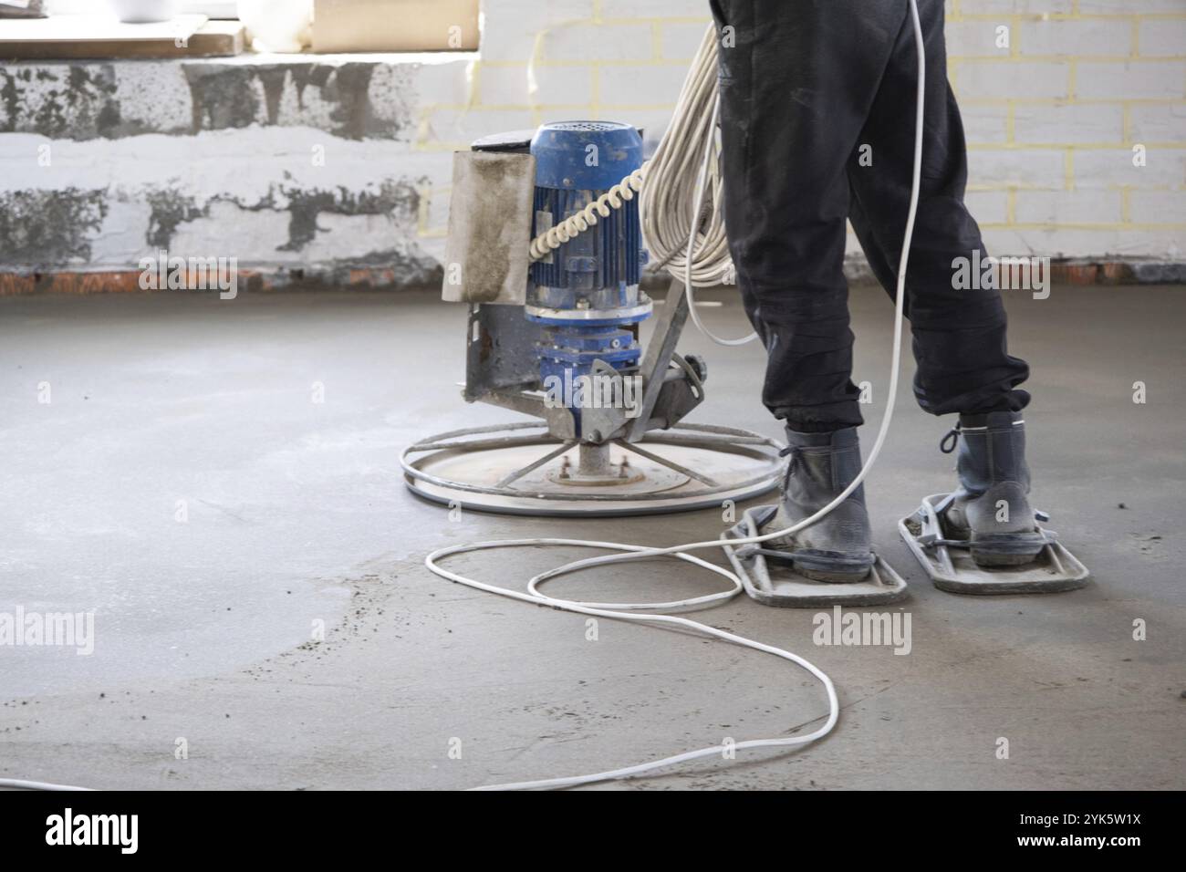 Ramming and grinding of semi-dry floor screed by a machine with a ...