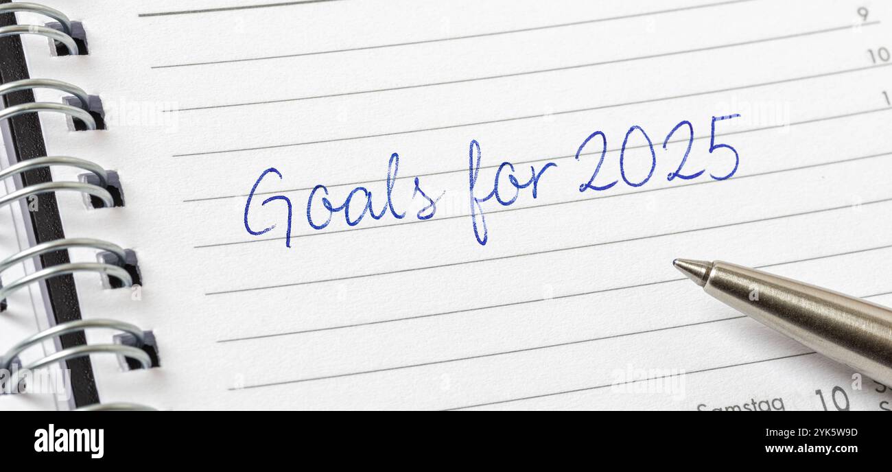 2025 goals written on hi-res stock photography and images - Alamy