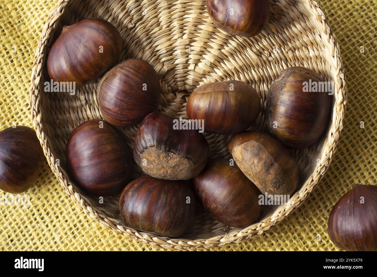 Fresh edible chestnuts in a basket Stock Photo - Alamy