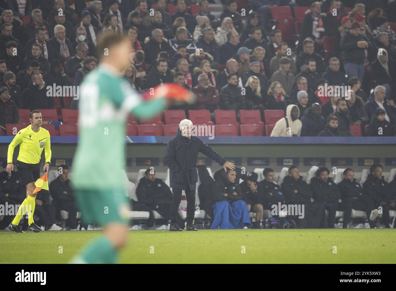 Coach shouting player hi-res stock photography and images - Alamy