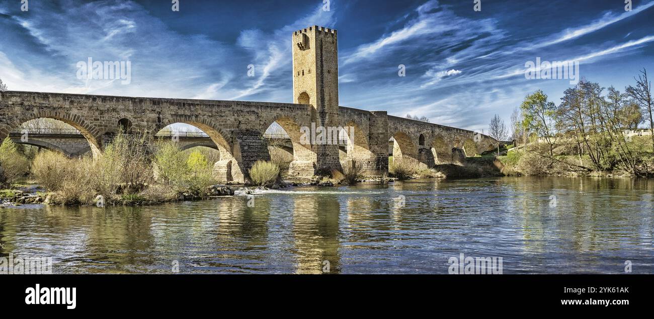 Medieval style bridge hi-res stock photography and images - Alamy