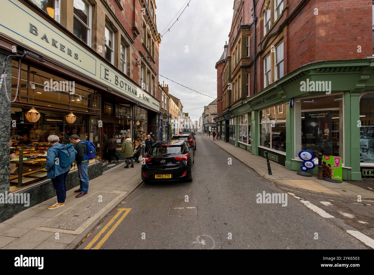 Whitbys west side hi-res stock photography and images - Alamy