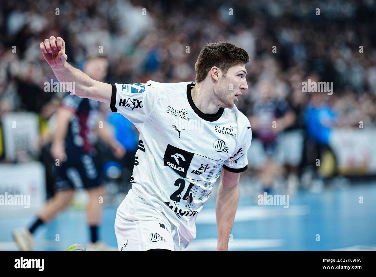 Kiel, Deutschland. 17th Nov, 2024. Lukas Zerbe (THW Kiel, #24) GER, THW ...