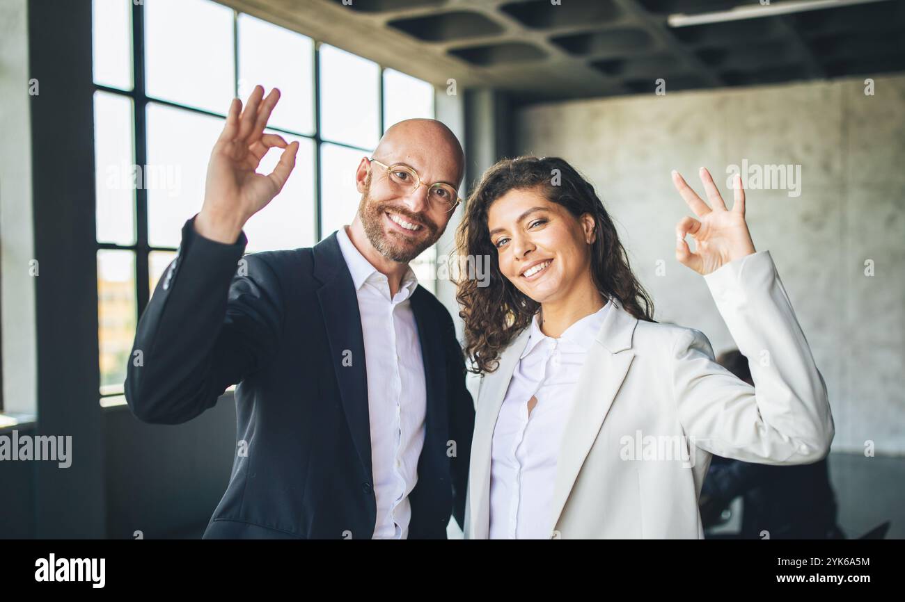 Approval signal hi-res stock photography and images - Alamy