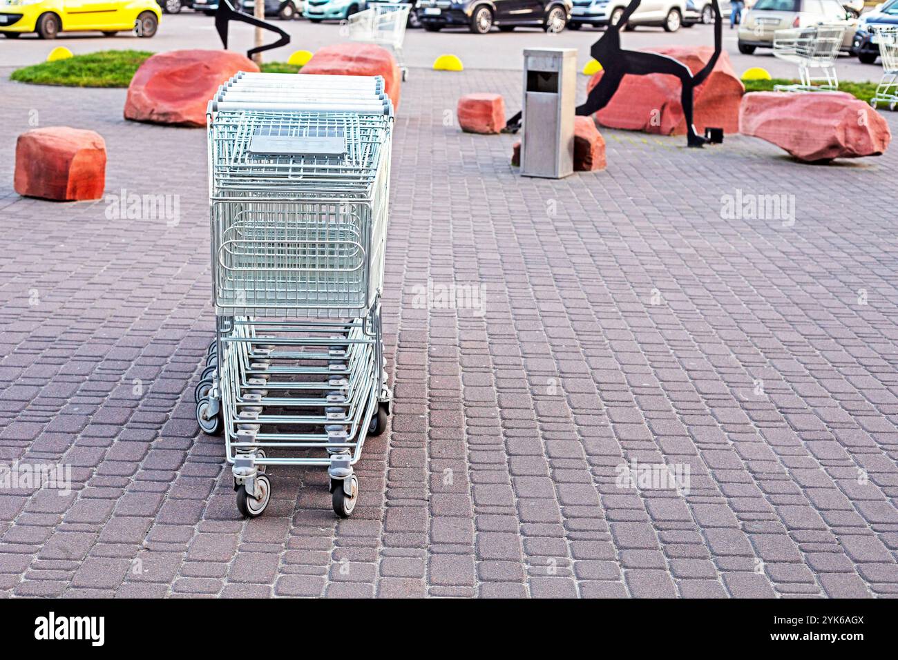 Organized supermarket carts hi-res stock photography and images - Alamy
