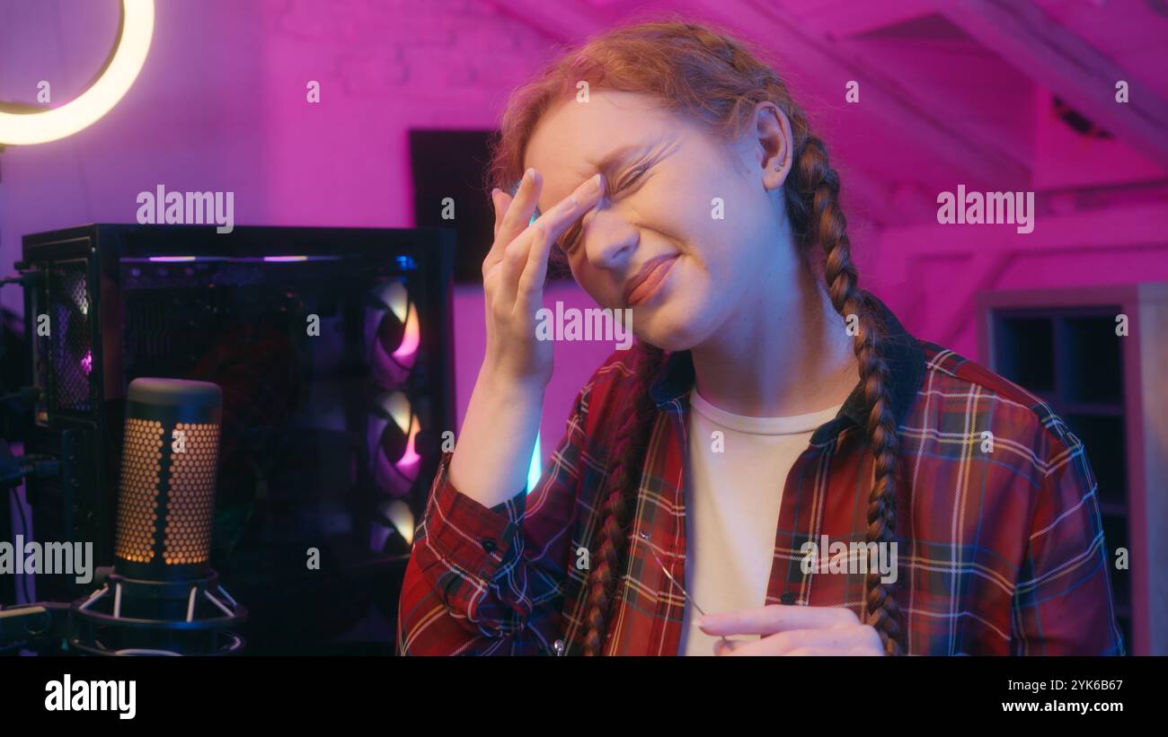 Caucasian teen girl gamer streamer hi-res stock photography and images ...