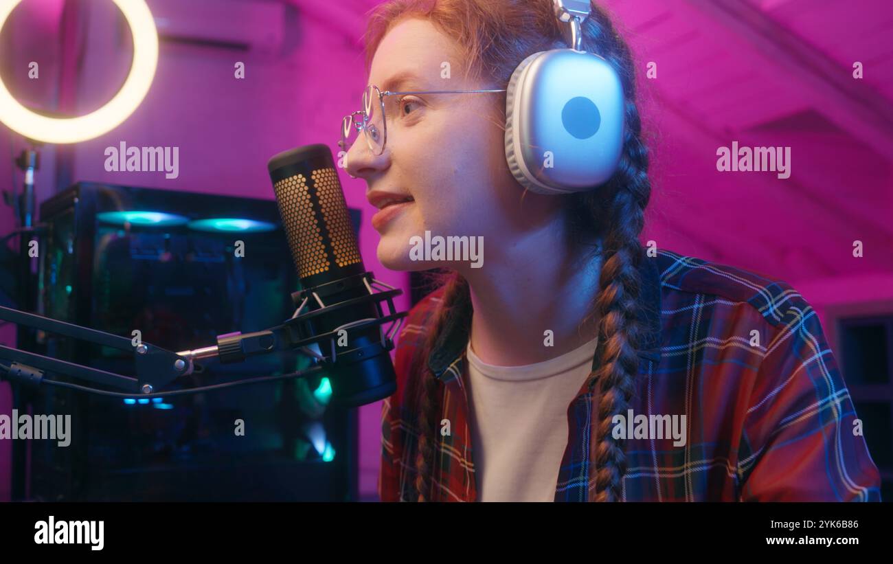 Teen girl with webcam hi-res stock photography and images - Alamy