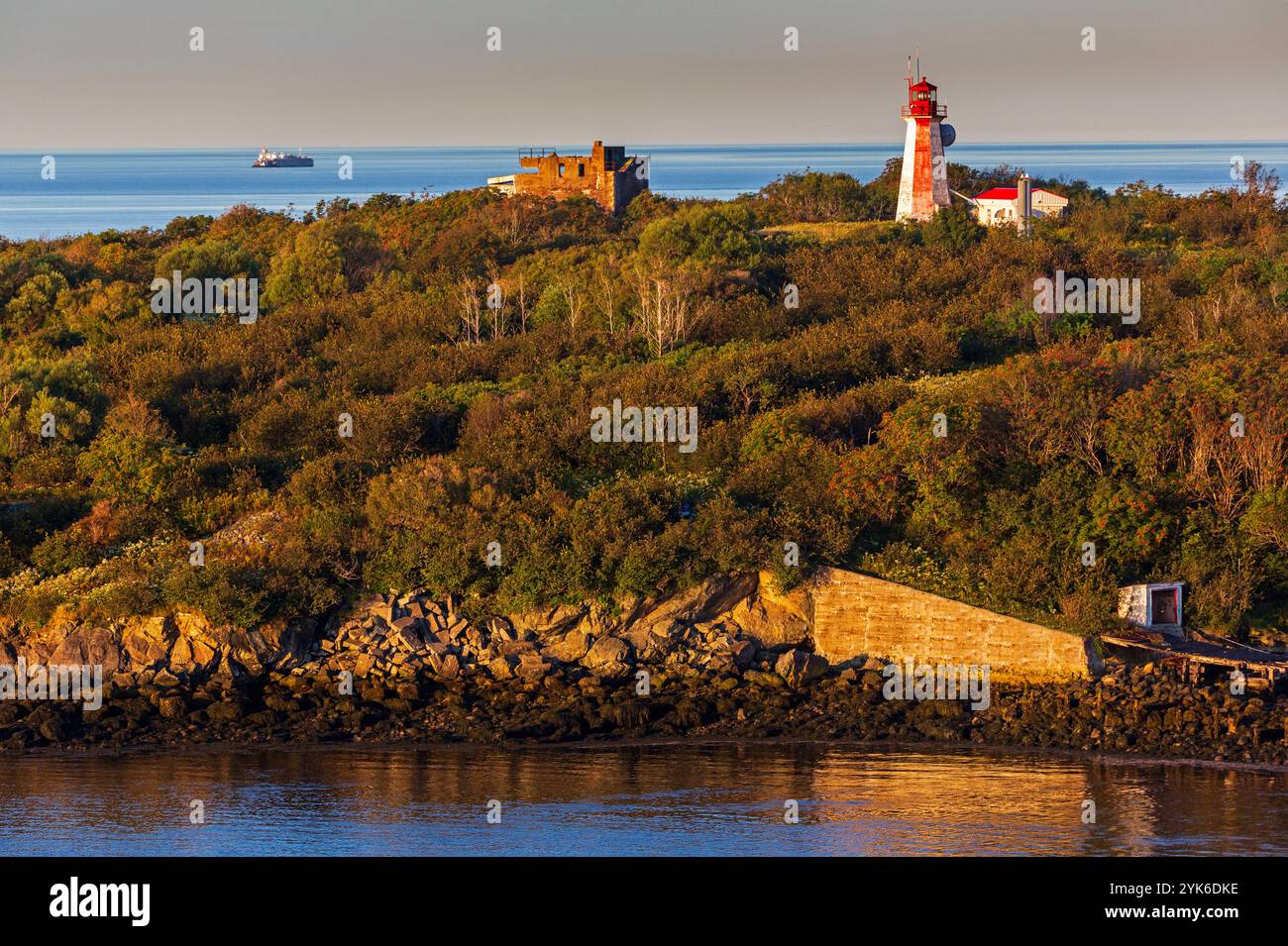 Partridge Island Lighthouse, Bay of Fundy, Saint John, New Brunswick ...