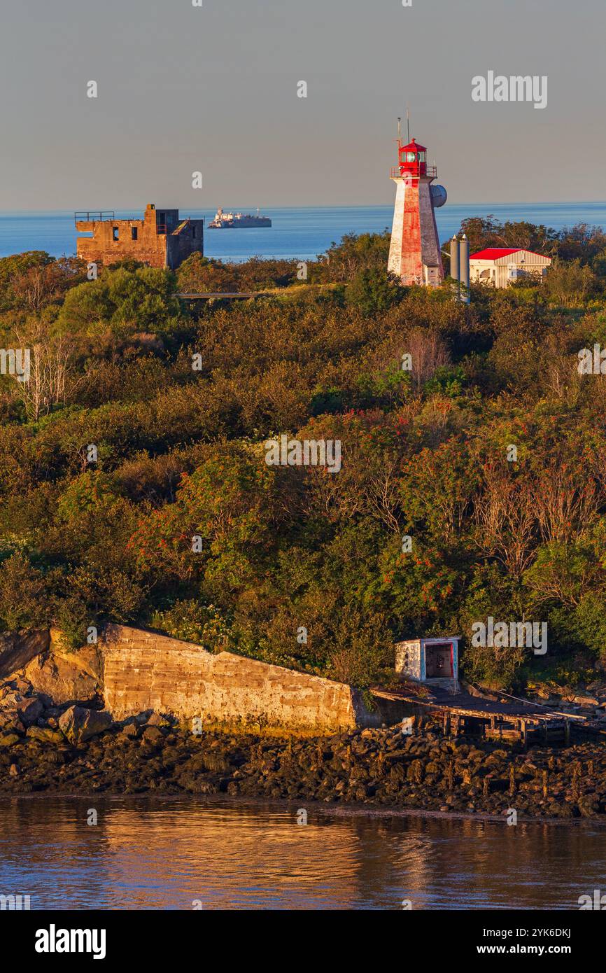 Partridge Island Lighthouse, Bay of Fundy, Saint John, New Brunswick ...