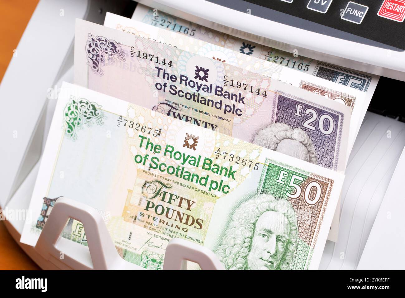 Scottish money - pound in the counting machine Stock Photo - Alamy
