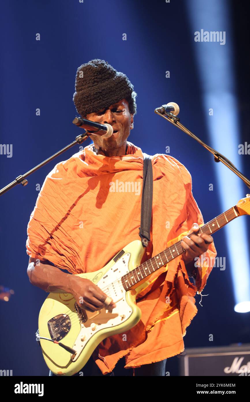 Keziah Jones, Nigerian singer, composer and guitarist, in concert at ...