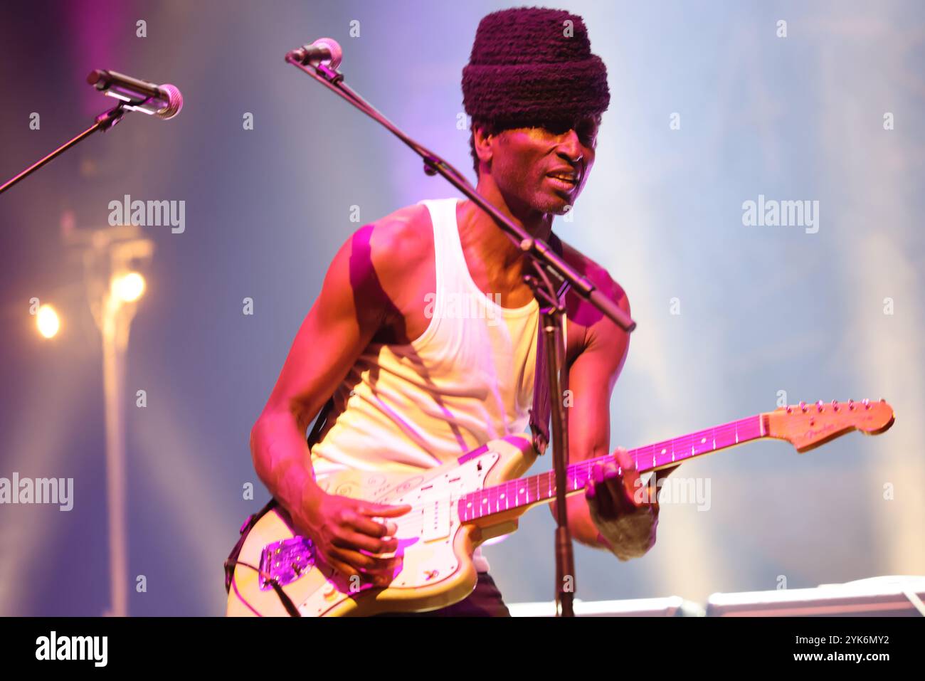 Keziah Jones, Nigerian singer, composer and guitarist, in concert at ...