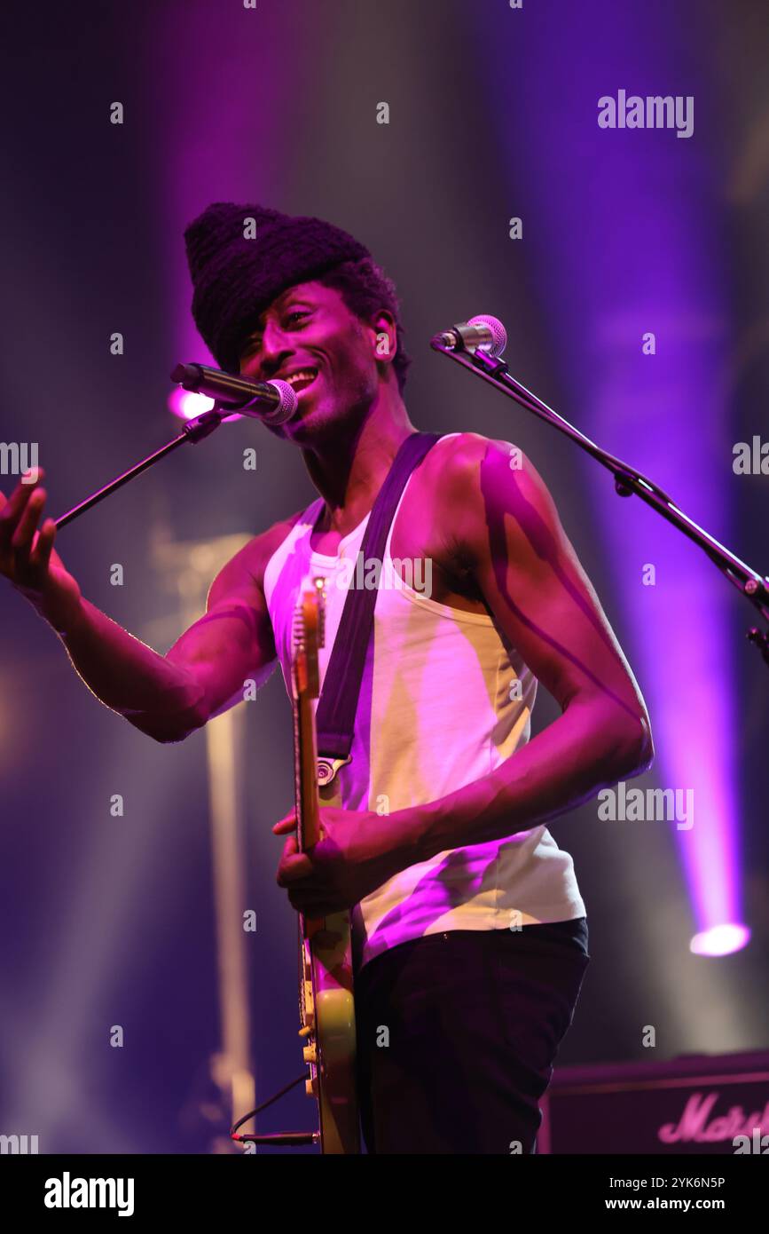 Nigerian guitarist singer keziah jones hi-res stock photography and ...