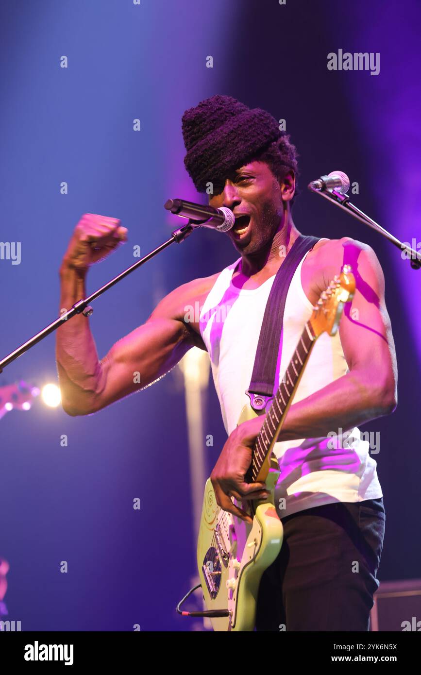 Nigerian guitarist singer keziah jones hi-res stock photography and ...