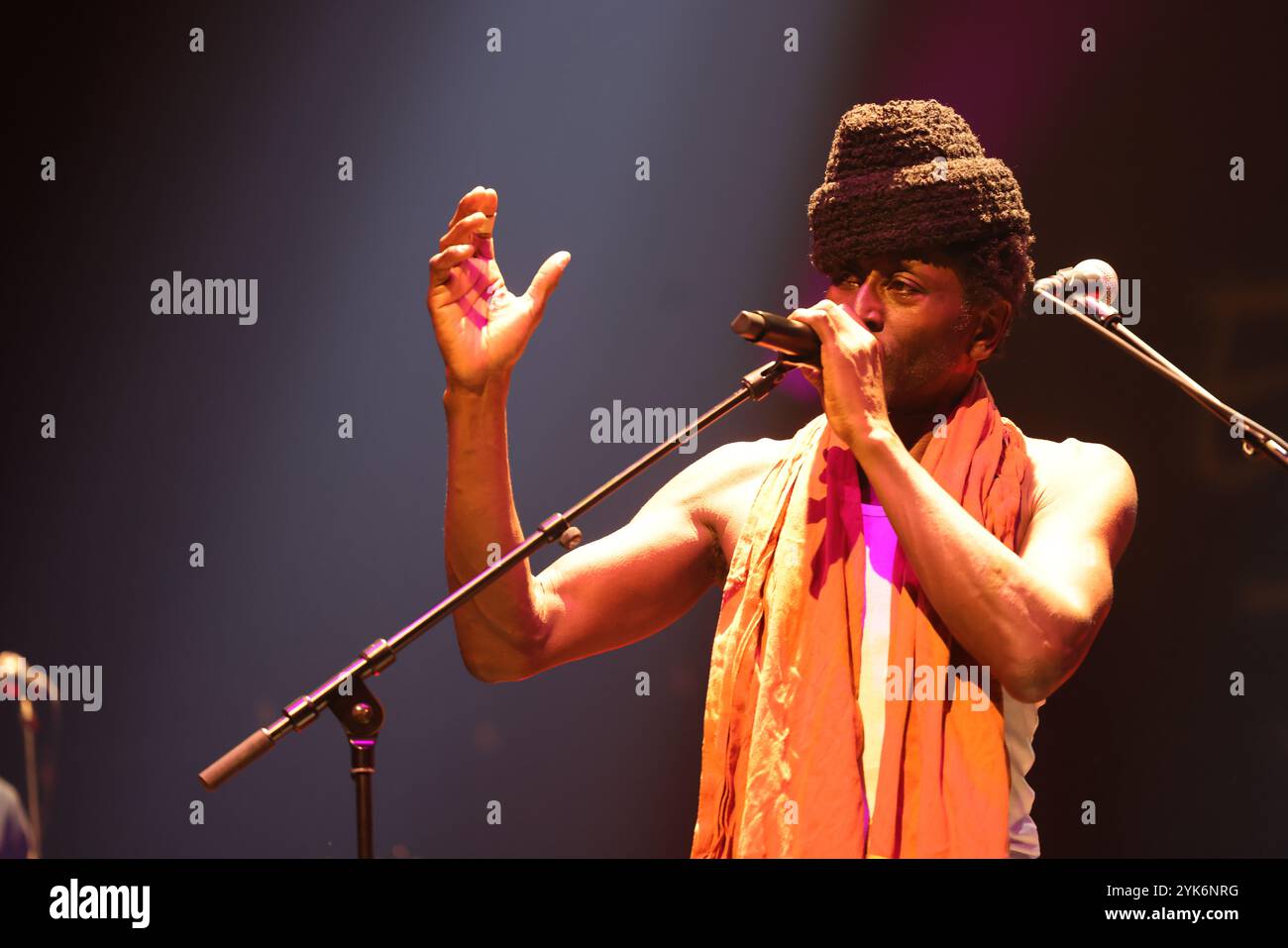 Nigerian guitarist singer keziah jones hi-res stock photography and ...