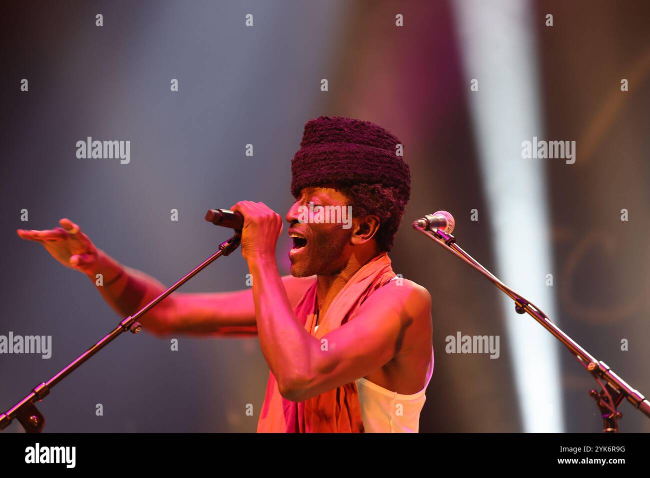 Keziah Jones, Nigerian singer, composer and guitarist, in concert at ...
