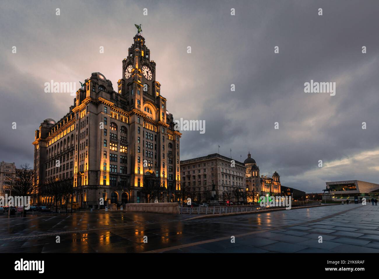 Royal liver building popular hi-res stock photography and images - Alamy