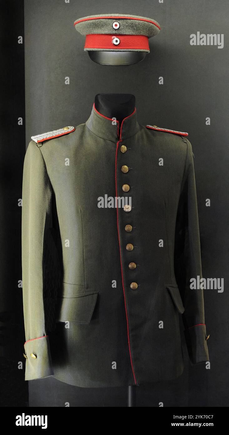 World War I (1914-1918). Cap and tunic of a German officer's uniform ...