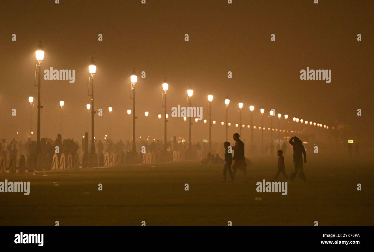 Delhi india gate 2024 pollution hi-res stock photography and images - Alamy
