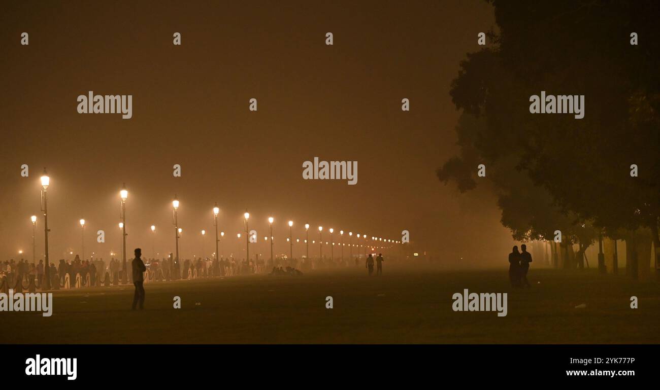 Delhi india gate 2024 pollution hi-res stock photography and images - Alamy