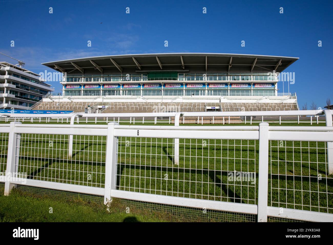 Epsom, UK. 17th Nov, 2024. Epsom Downs Racecourse and barriers are ...