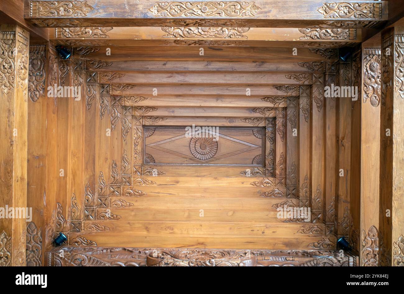 Plank a ceiling hi-res stock photography and images - Alamy