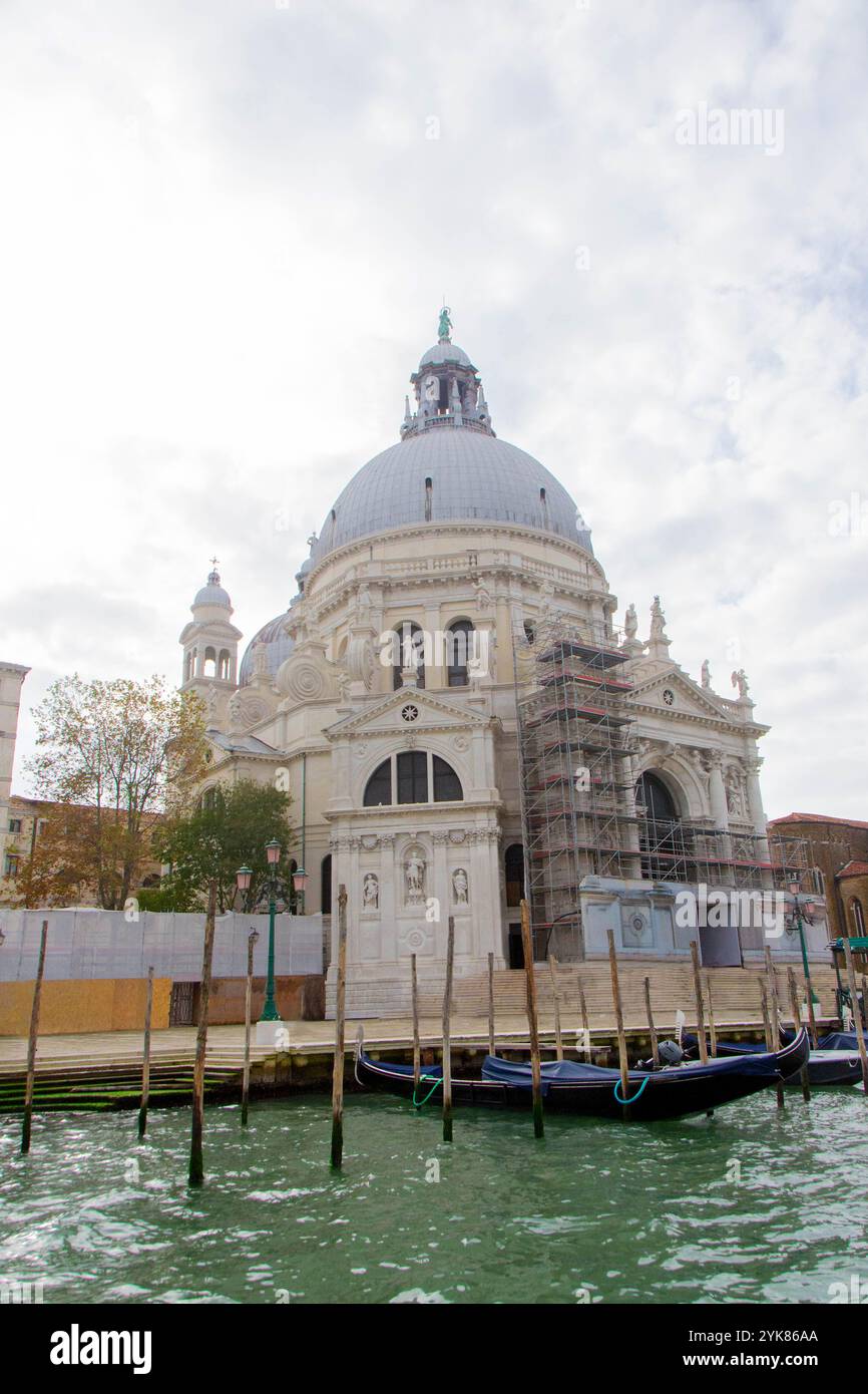 A view of historic Venetian buildings along the Grand Canal, showcasing ...