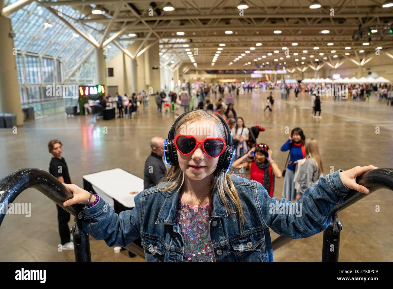 Swifties silent dance party on TTC (Toronto Transit Commission) subway ...