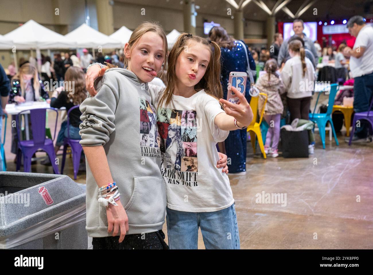 Selfie celebrity fame hi-res stock photography and images - Alamy