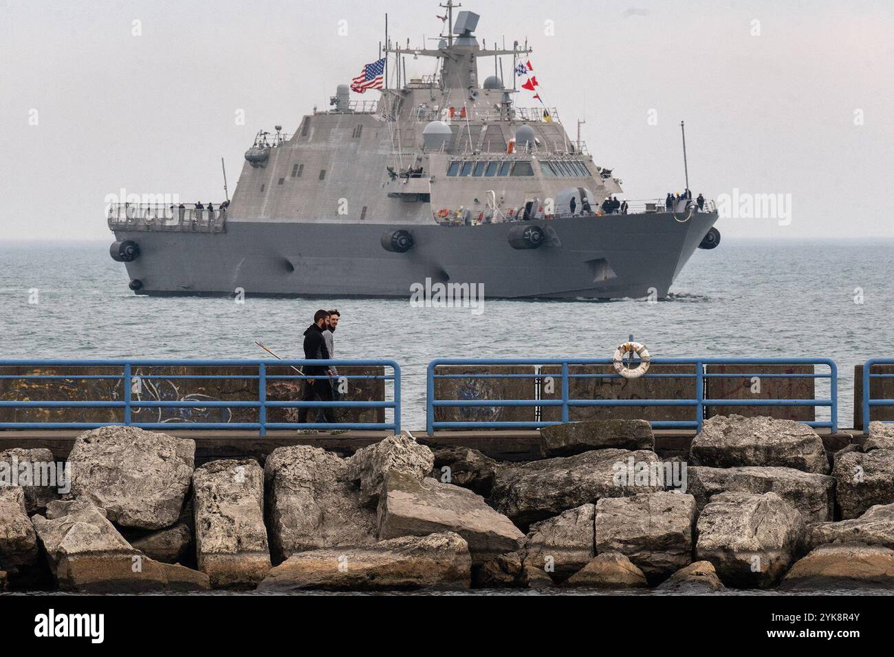 USS Beloit (LCS 29) arrives in Milwaukee for its commissioning ceremony ...