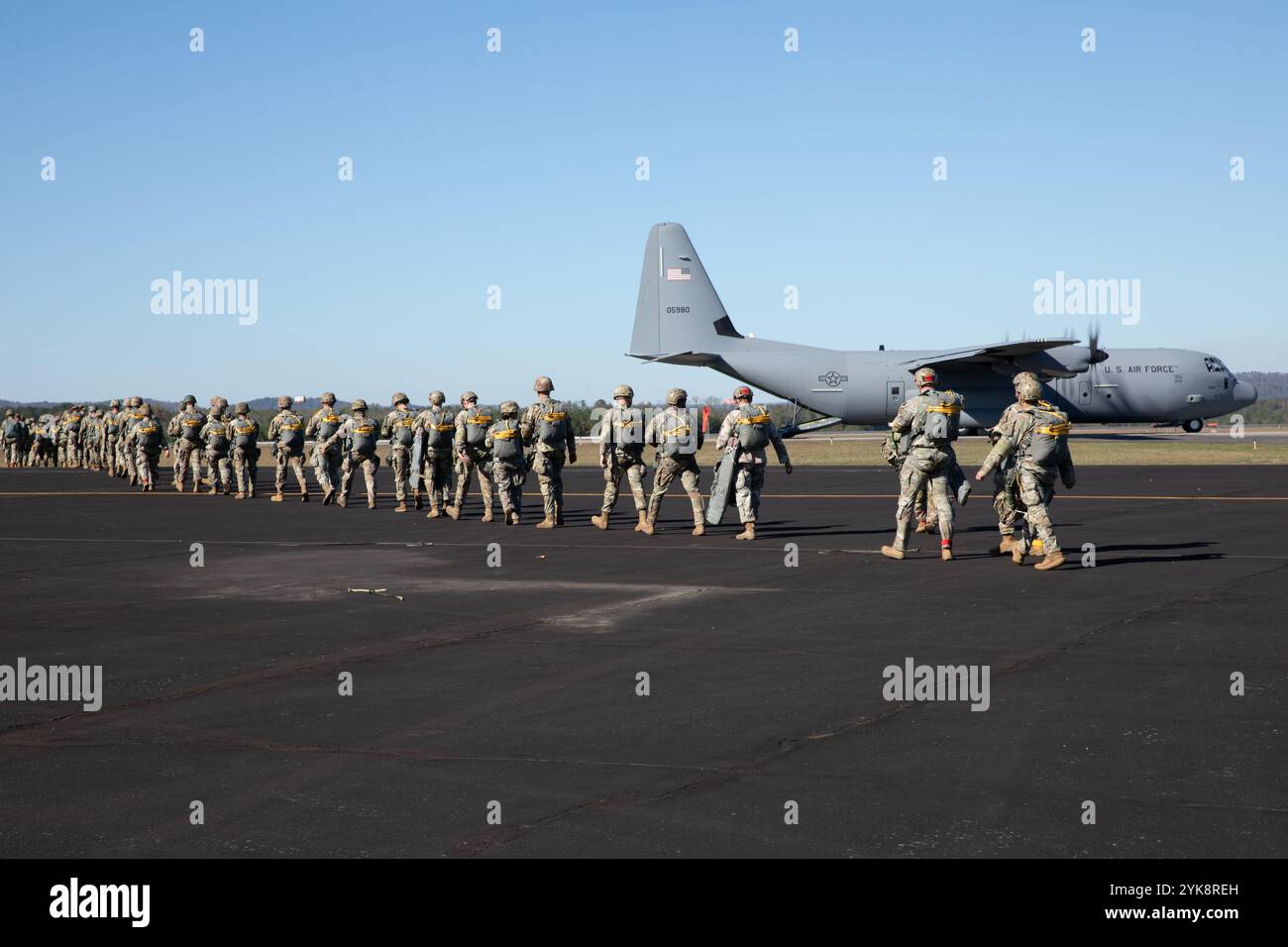 U.S. Army Soldiers with the Marietta-based 165th Quartermaster Company ...