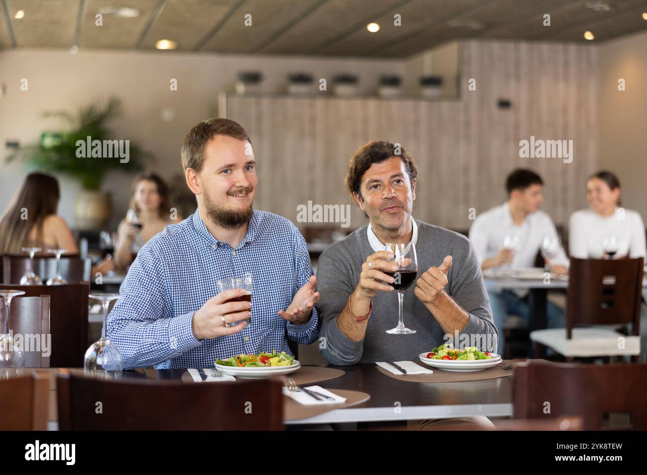 Couple dinner date 40s hi-res stock photography and images - Alamy