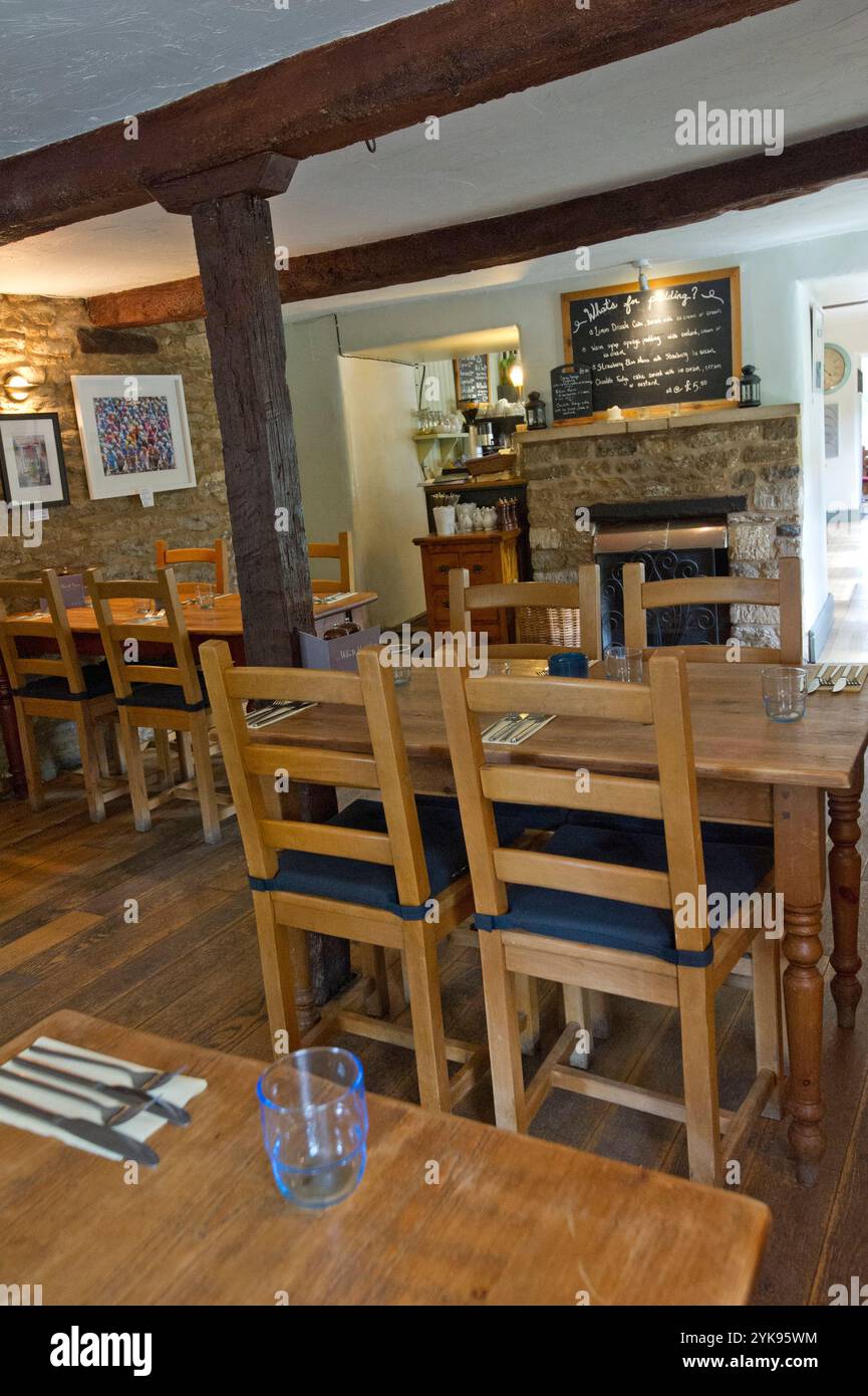 The White Hart, Swindon, Wiltshire,UK Stock Photo - Alamy