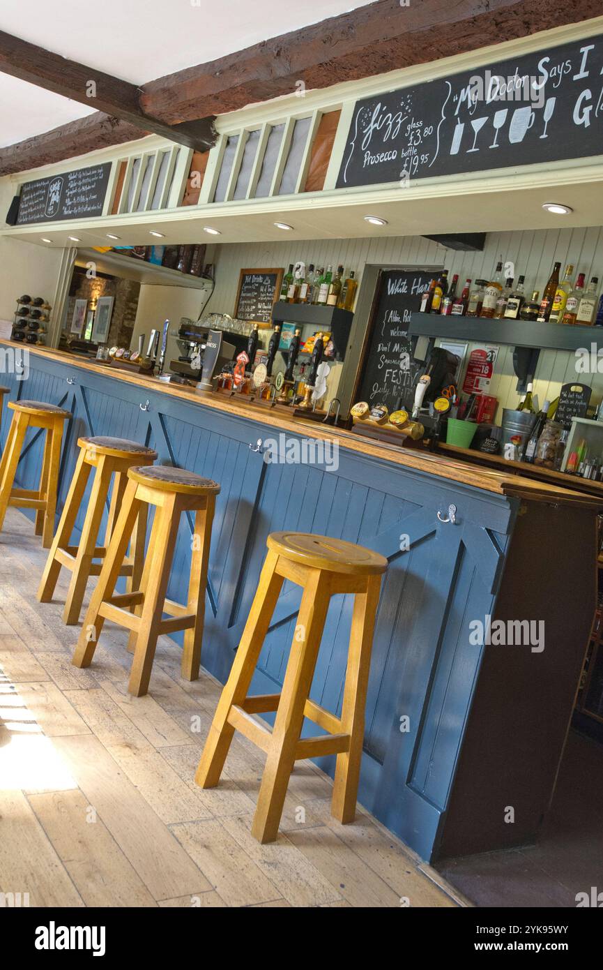 The White Hart, Swindon, Wiltshire,UK Stock Photo - Alamy