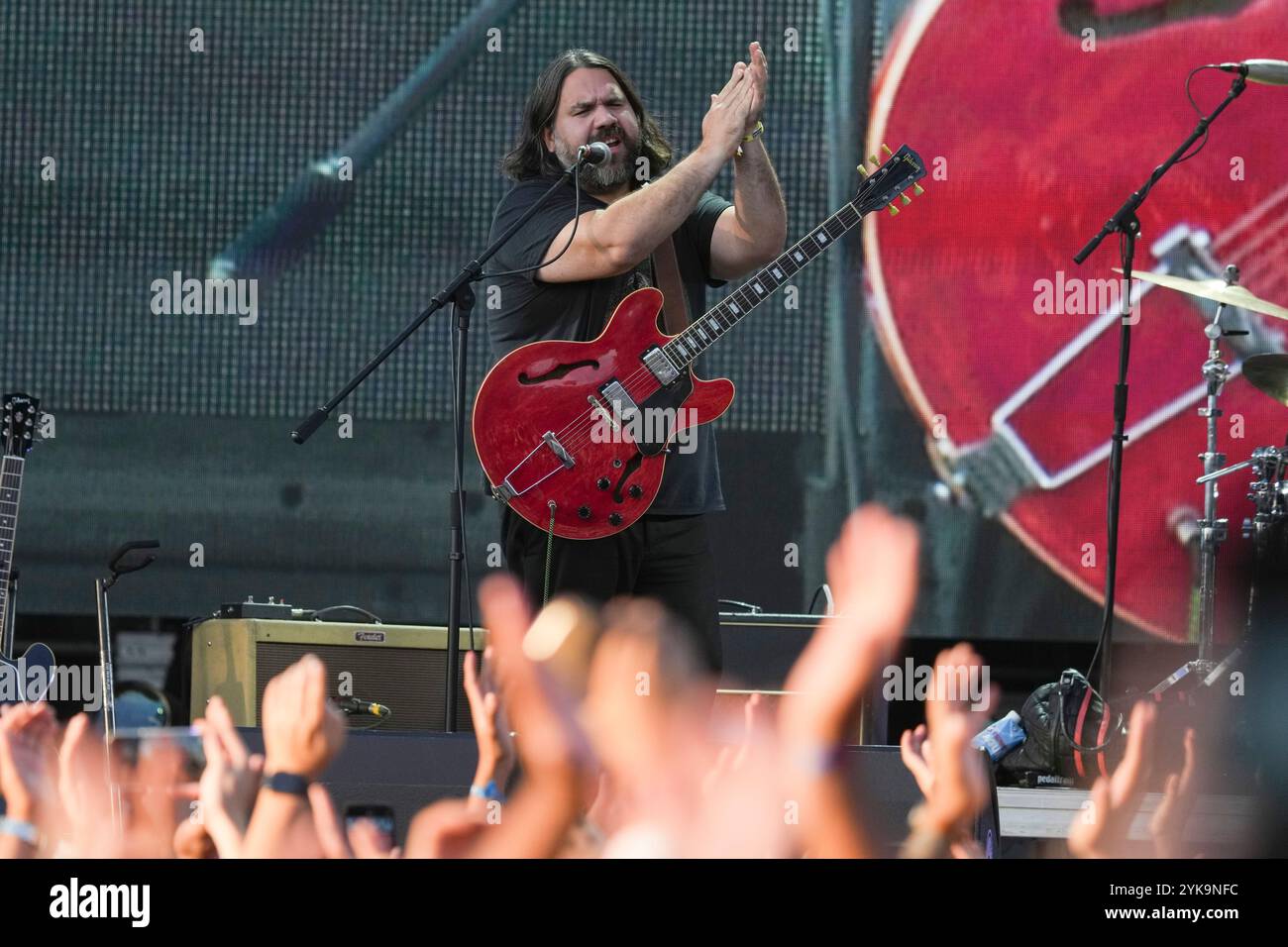 Lead guitarist and vocalist Romeo Stodart of the band The Magic Numbers ...
