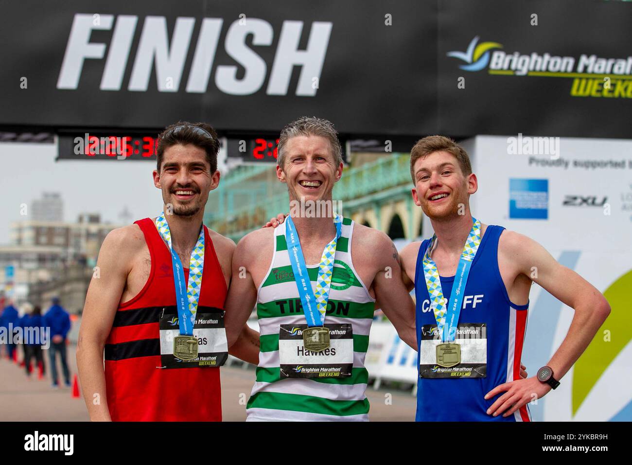 Thousands of runners take to the streets of Brighton and Hove in the ...
