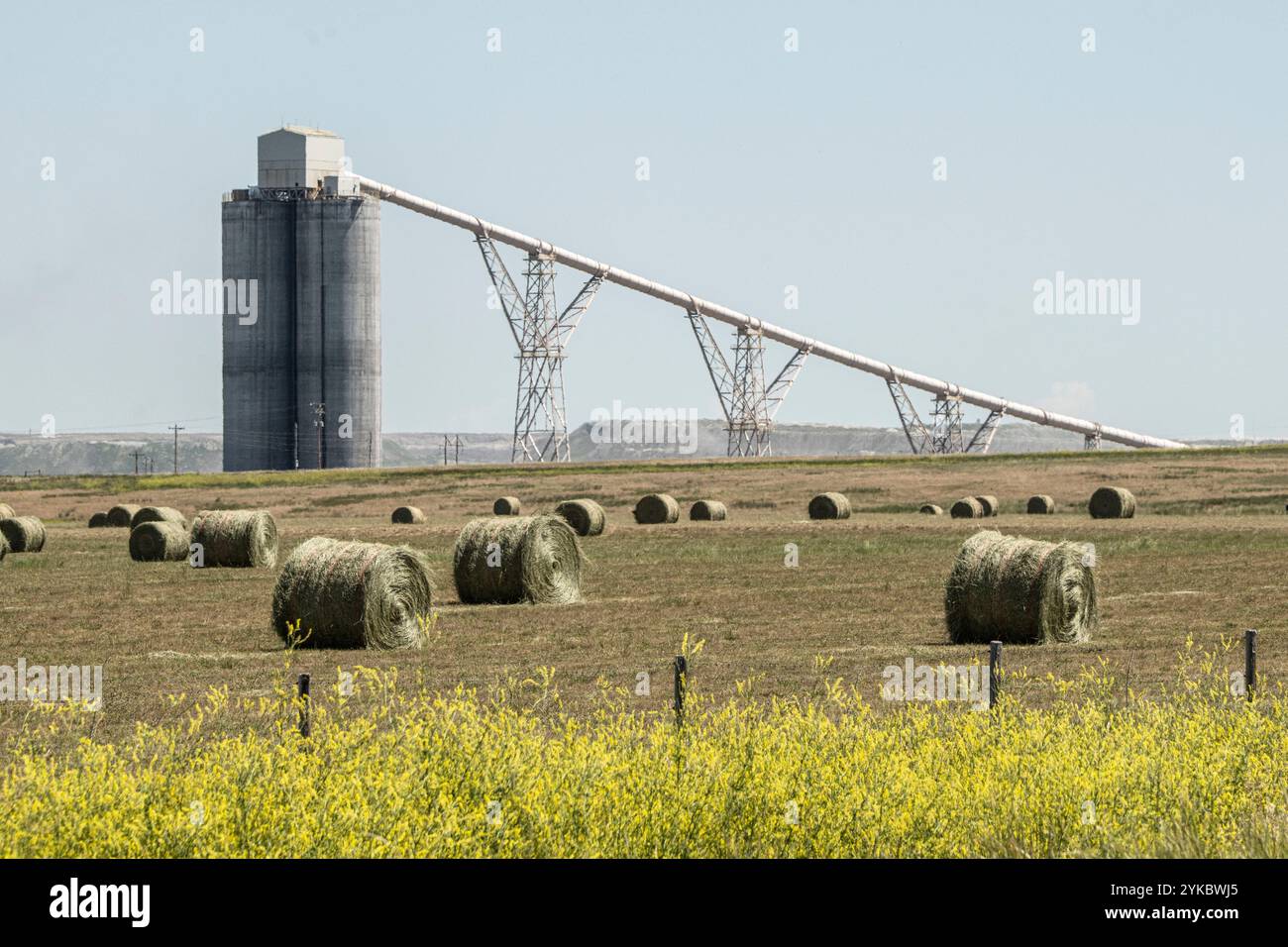 Open pit coal mine, in the Thunder Basin National Grassland, near ...