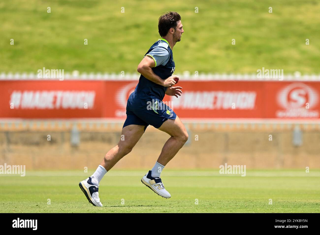 Perth, Australia. 18th Nov, 2024. Mitch Marsh of Australia runs in to ...