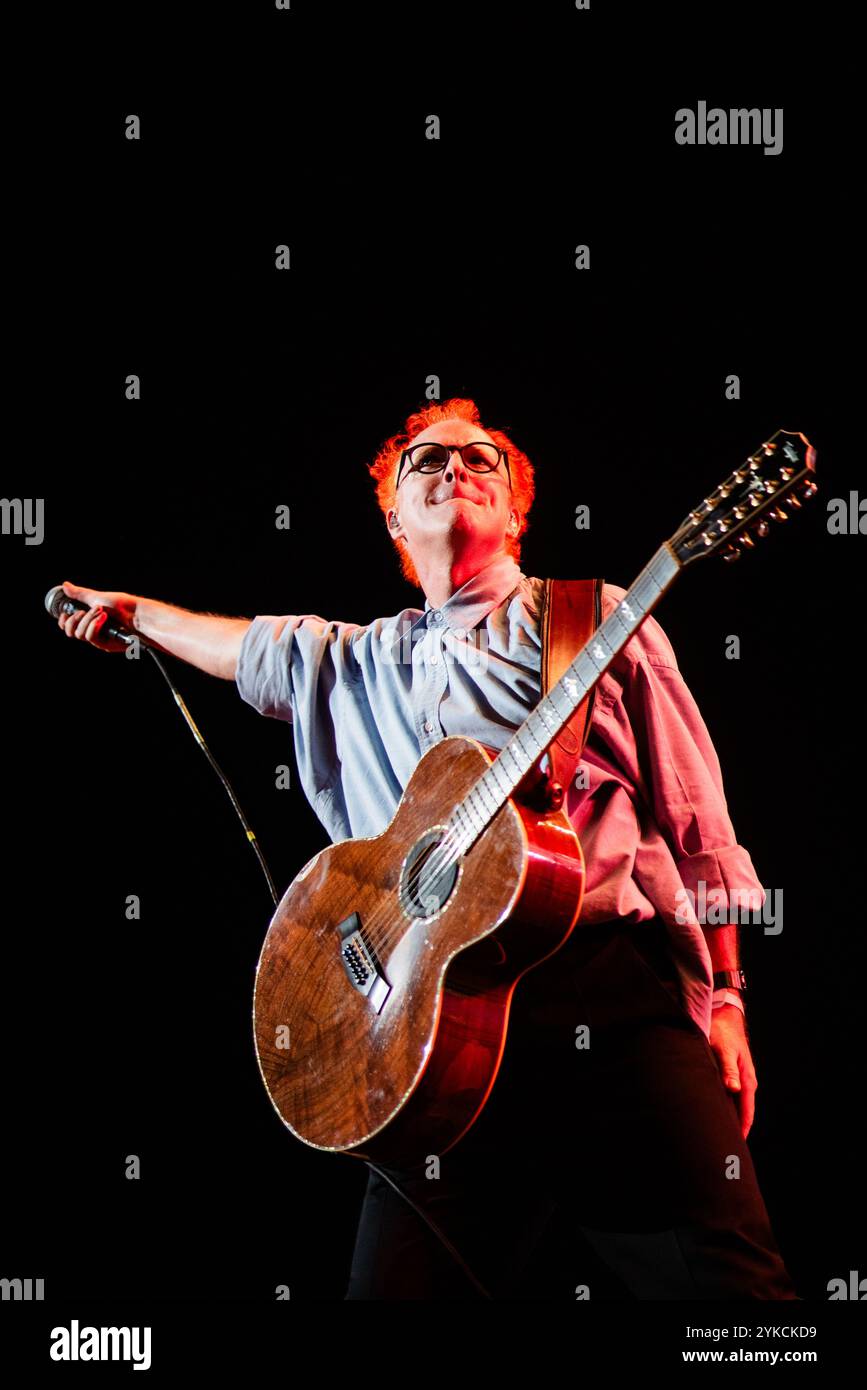 Mexico City, Mexico. 17th Nov, 2024. Fran Healy Travis performs during ...